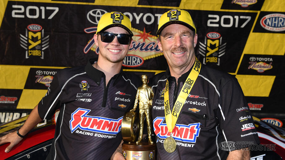The Year in Photos: We Are Family | NHRA