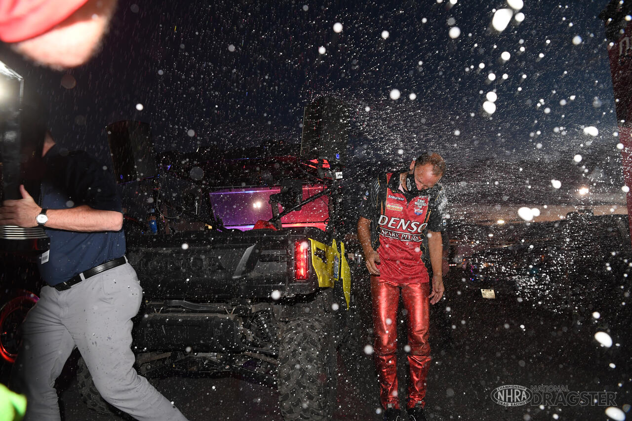 Let the champagne flow: Pit-area champ celebrations put a capper on ...