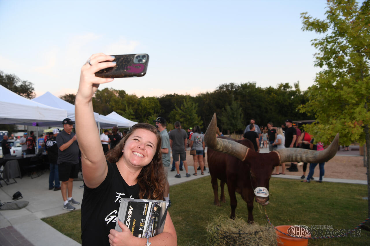 Fan Fest packs Railyard Park on first day of Texas NHRA FallNationals ...