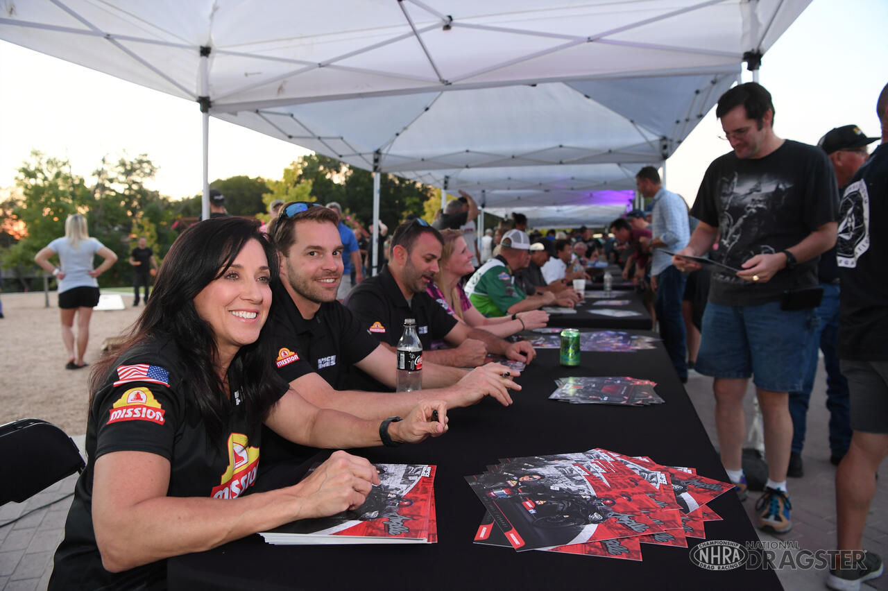 Fan Fest packs Railyard Park on first day of Texas NHRA FallNationals ...