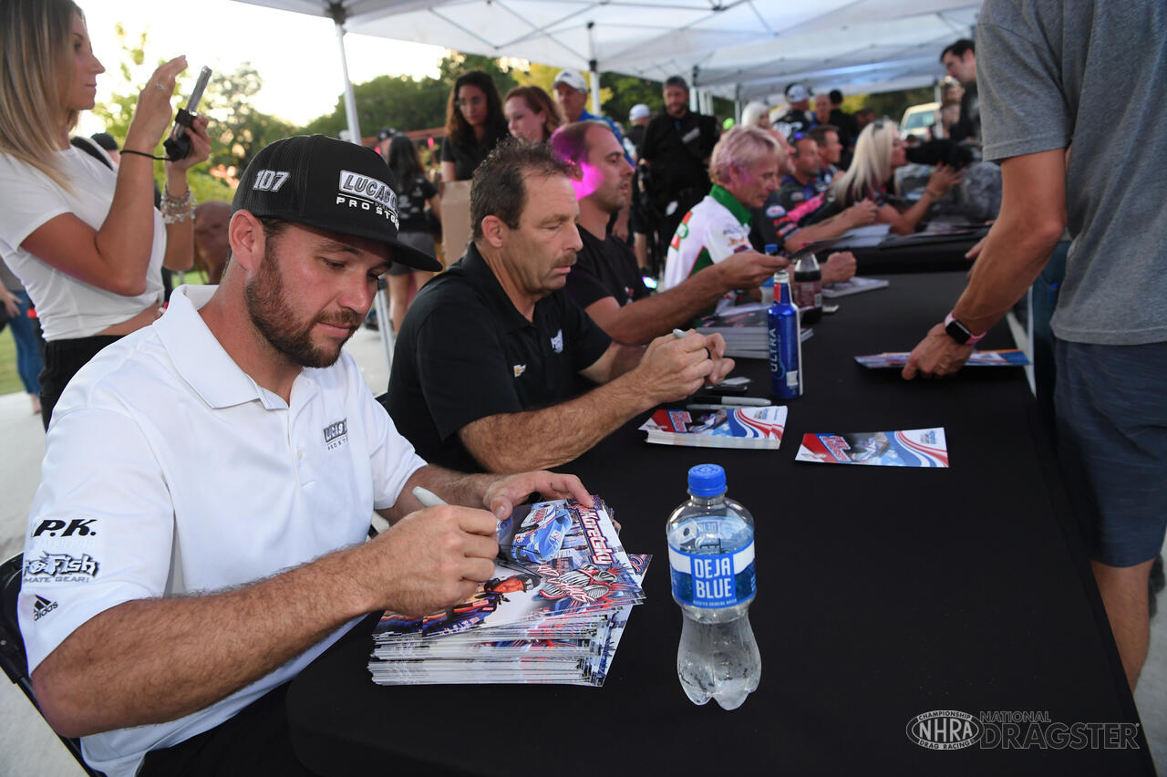 Fan Fest packs Railyard Park on first day of Texas NHRA FallNationals ...