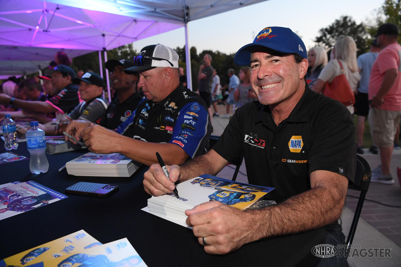 Fan Fest packs Railyard Park on first day of Texas NHRA FallNationals ...