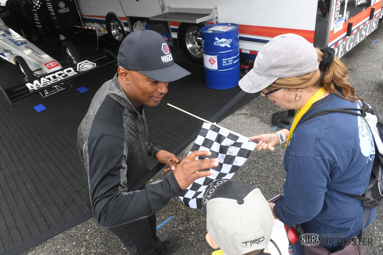 Virginia NHRA Nationals Friday photo gallery | NHRA
