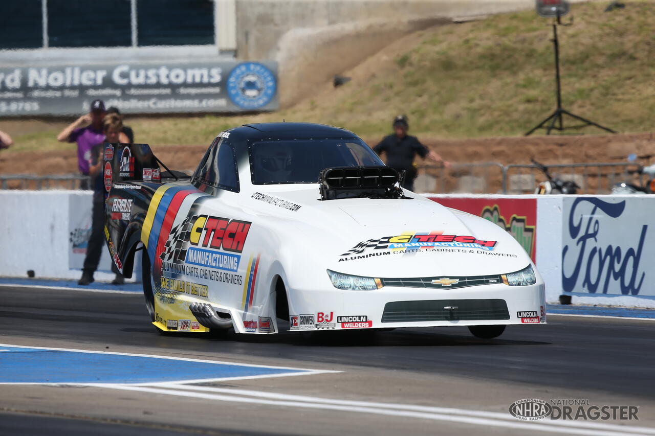 Menards NHRA Nationals Presented By PetArmor Friday photo gallery | NHRA