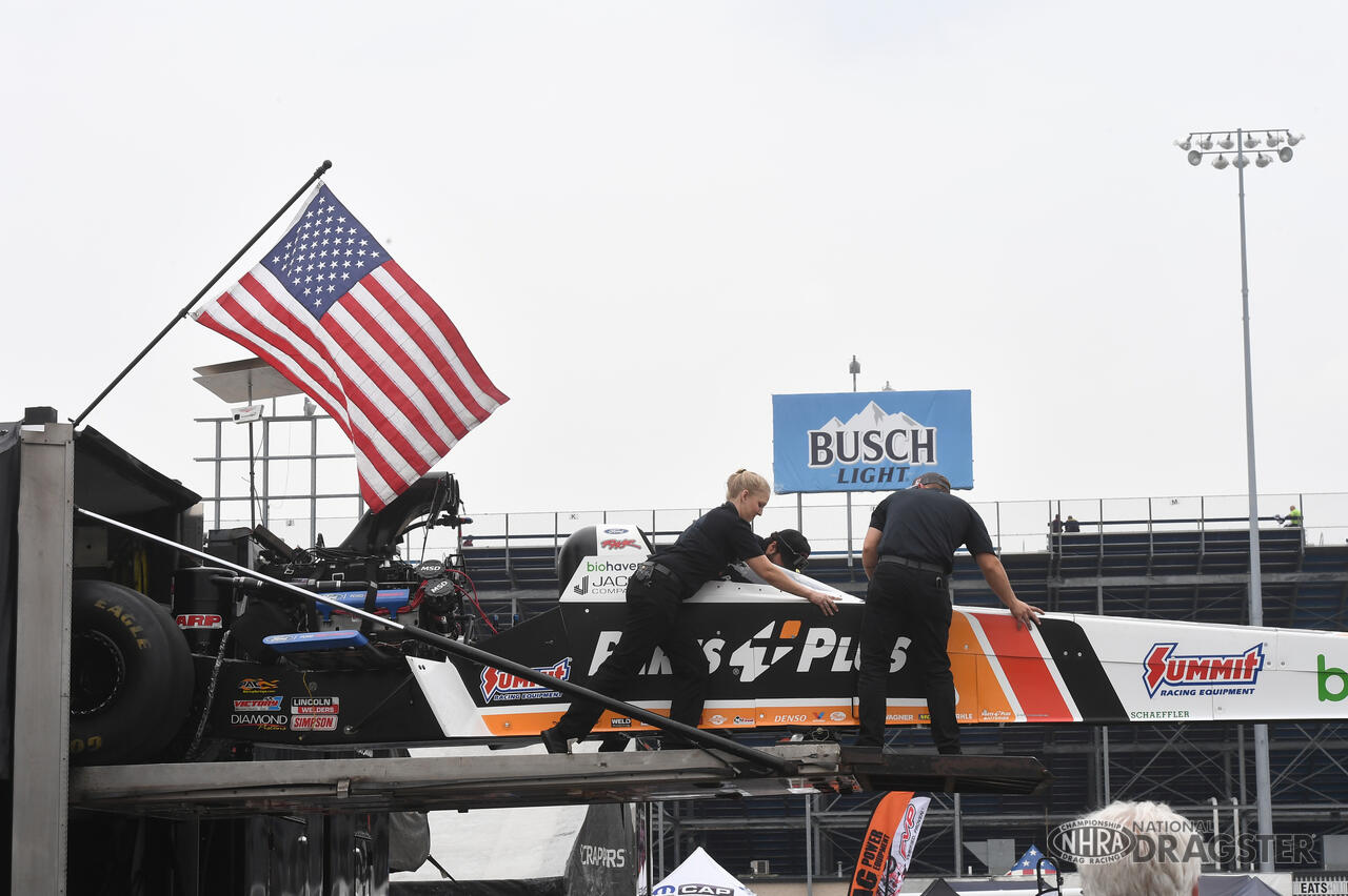 Gerber Collision & Glass Route 66 NHRA Nationals Friday photo gallery ...