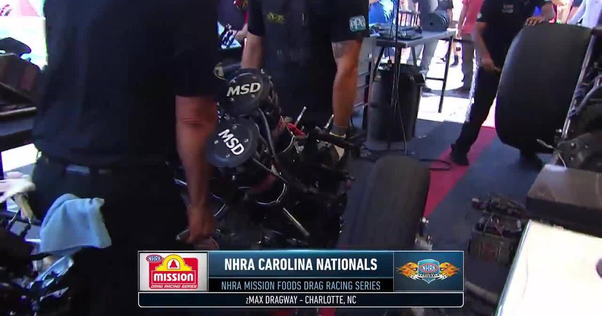Two guys can lift a 500-cid nitro Hemi shortblock