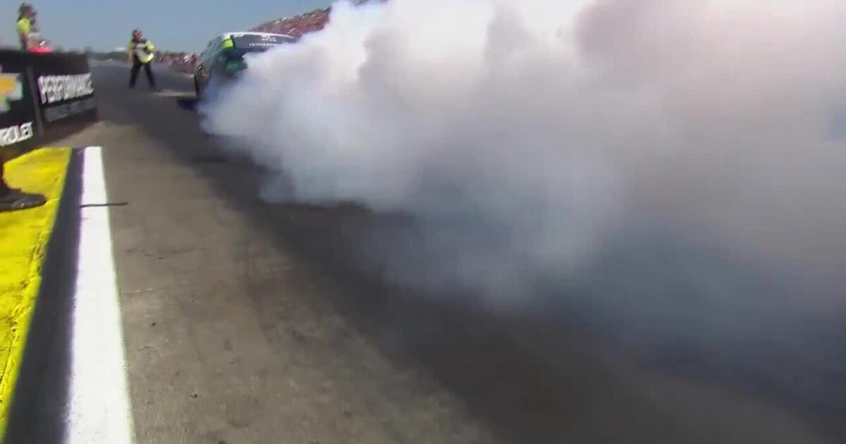 Deric Kramer wins Round 4 of the Pro Stock Battle of the Burnouts